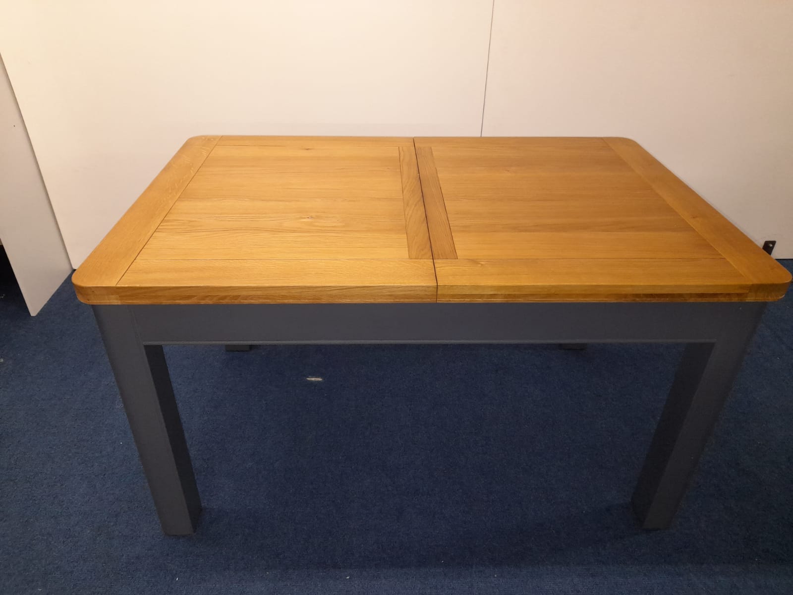 Glenkeen Furnishings. Stow Painted 140cm Butterfly Extending Table (Blue)